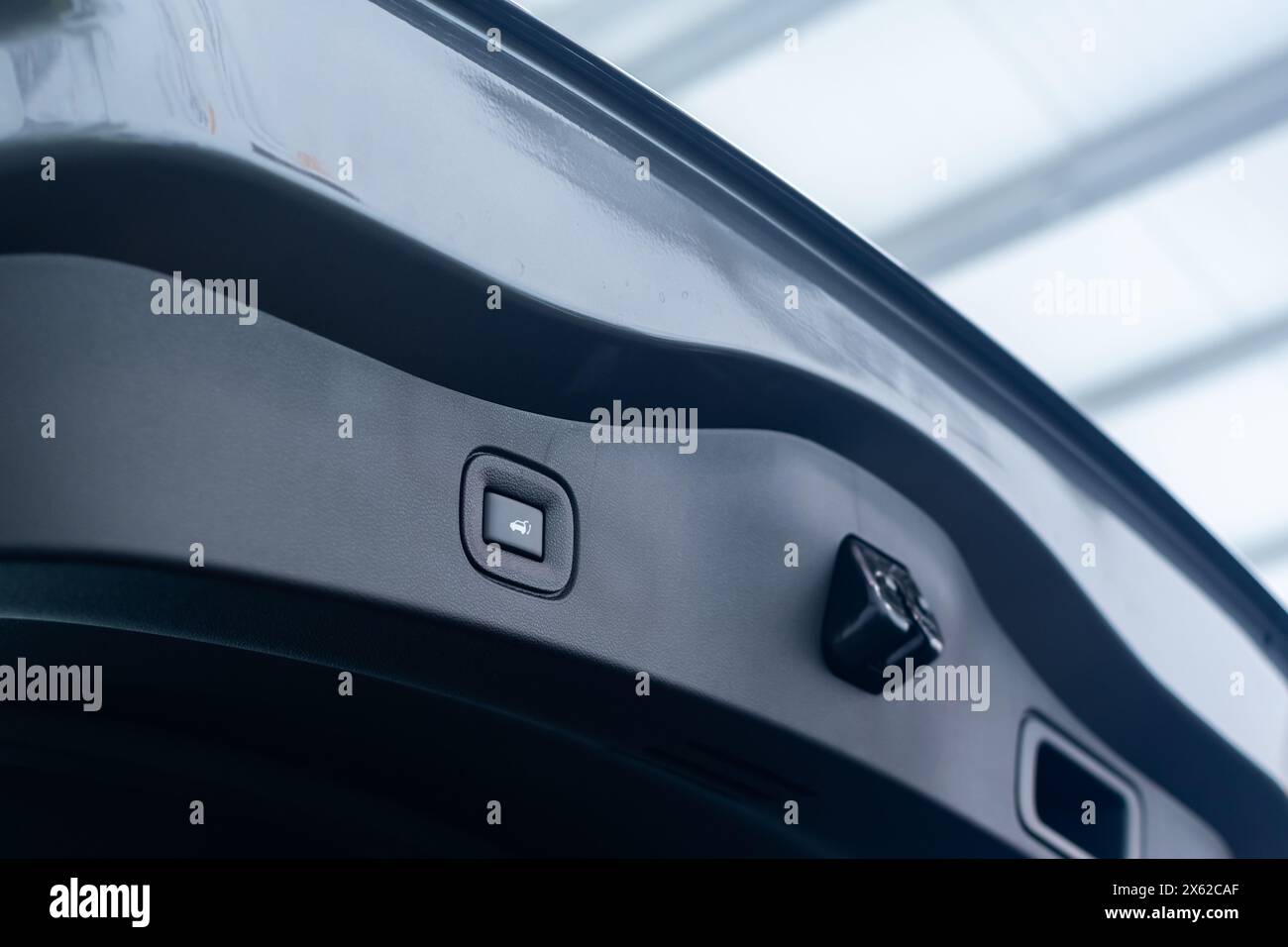 Button for automatic electric opening and closing of trunk door of new ...