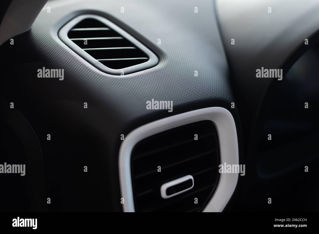 Ventilation grilles for blowing interior and windows of passenger car ...