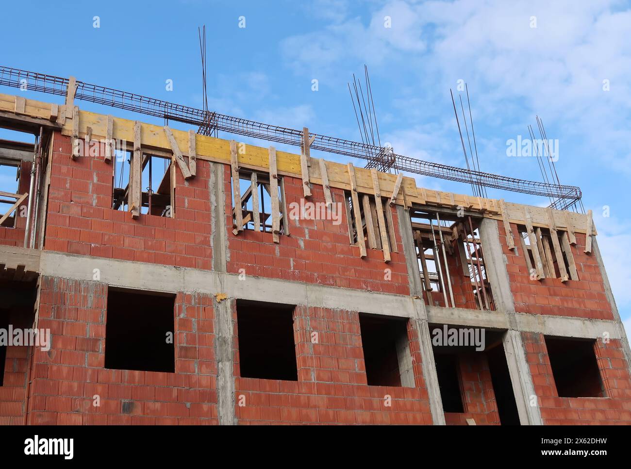 Unfinished abandoned concrete building hi-res stock photography and ...