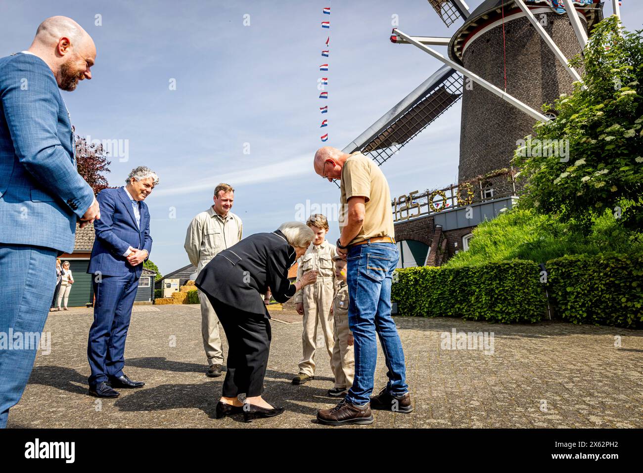 METERIK - Princess Beatrix of The Netherlands visits the windmill â ...