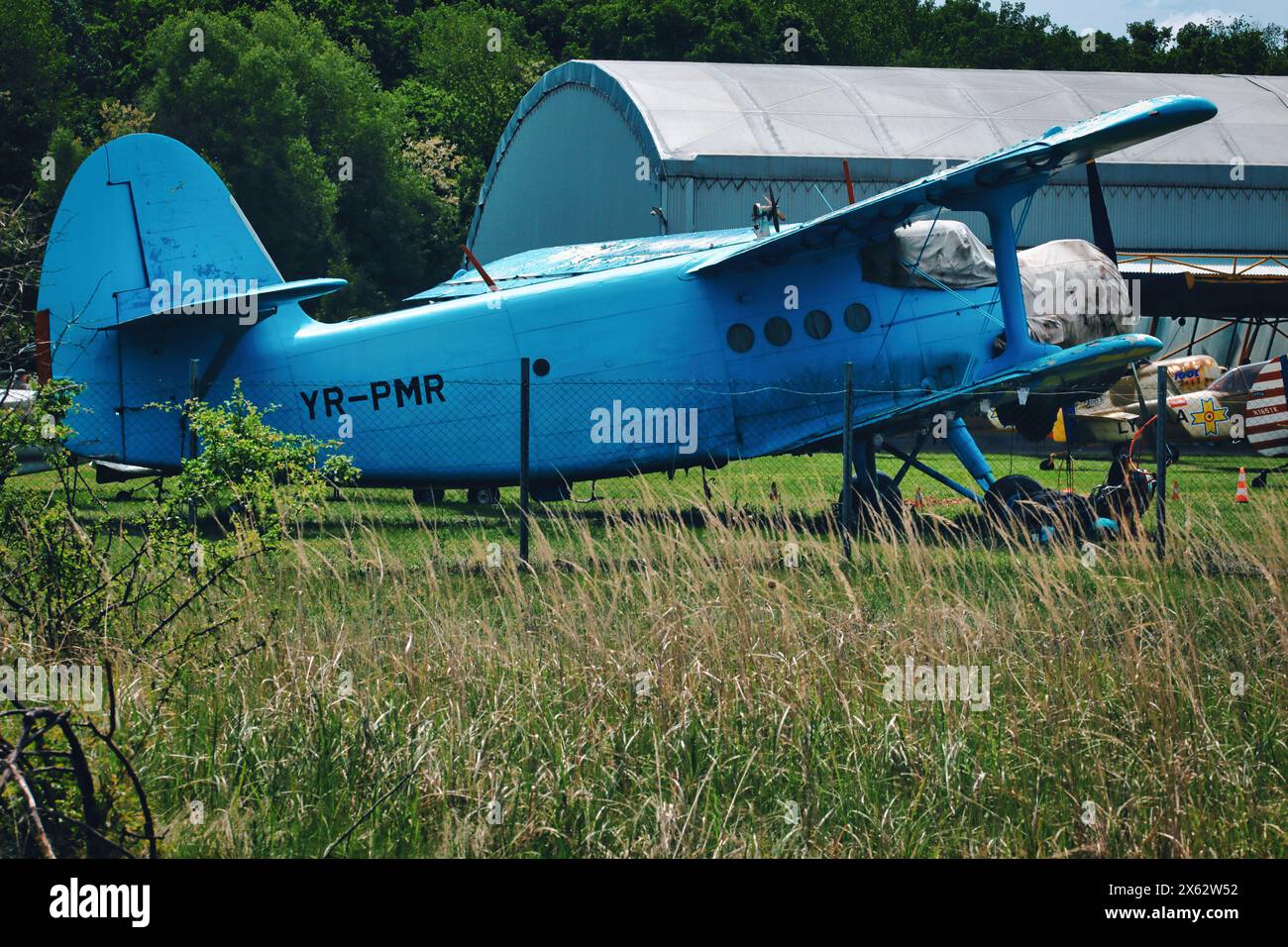 Airplane model YR-PMR in the barn, ready for overhaul, fly inspirations ...