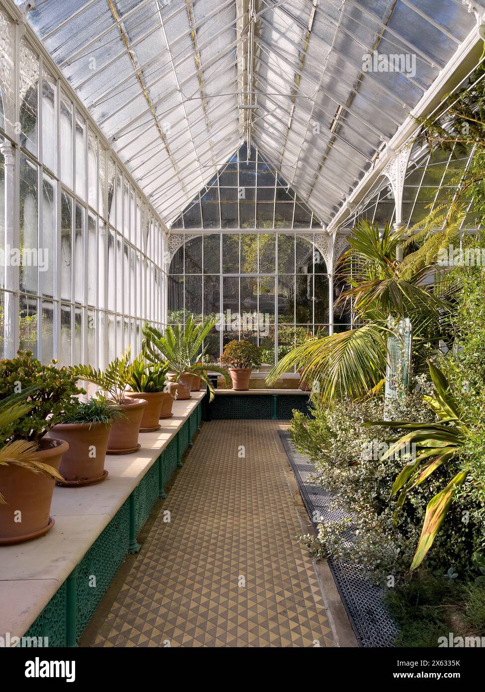 Victorian conservatory hi-res stock photography and images - Alamy
