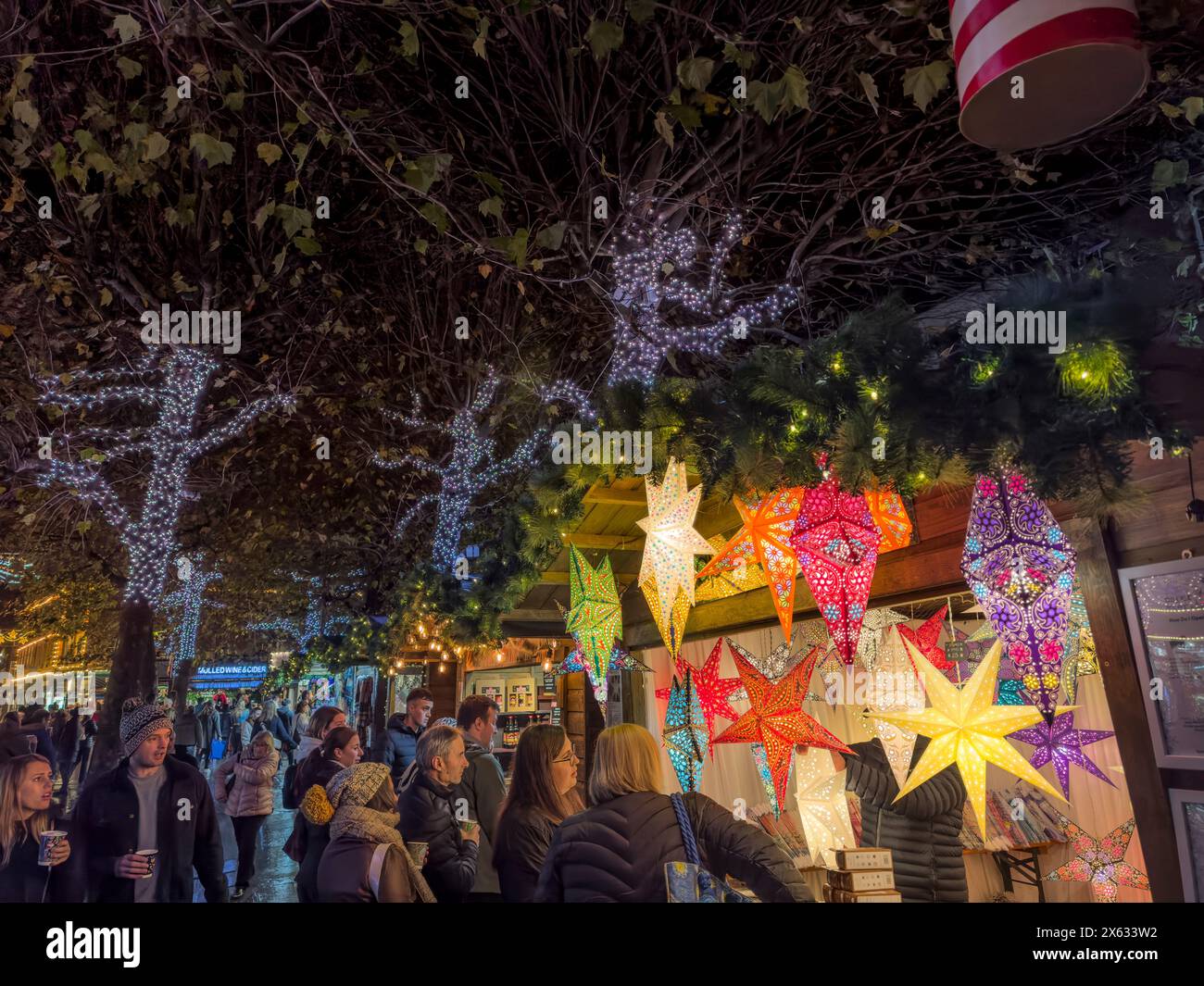 Crowded christmas market st hi-res stock photography and images - Alamy