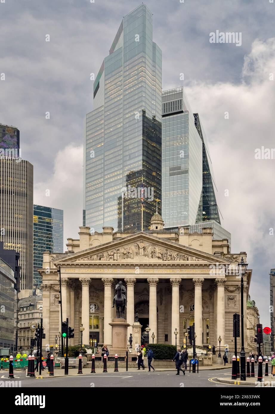 The Royal Exchange with the equestrian statue of the Duke of Wellington ...