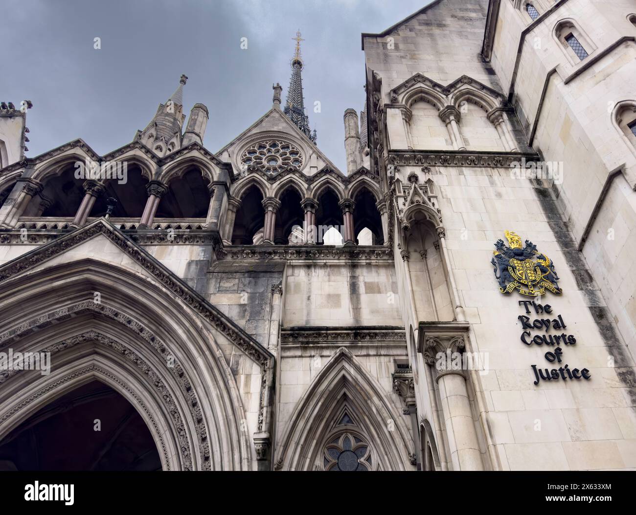Royal courts london architecture hi-res stock photography and images ...
