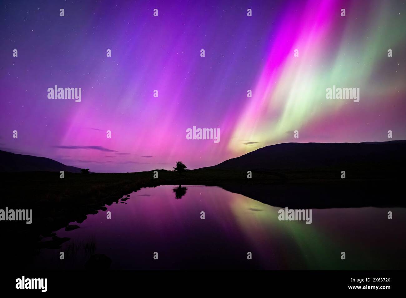 The Aurora Borealis, Northern Lights sparkling over Tewet Tarn, in the ...