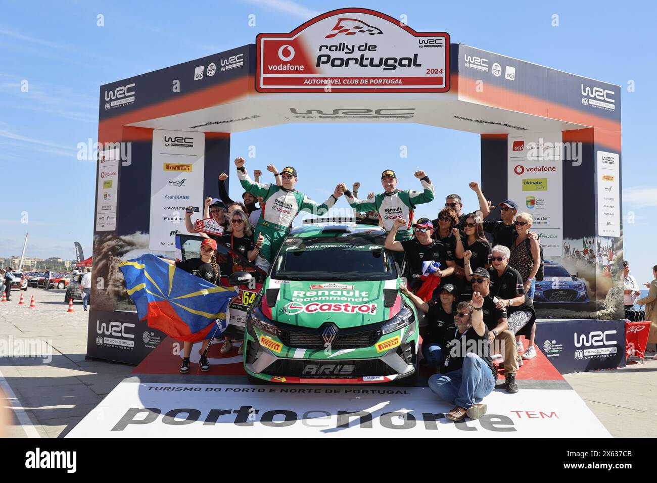 64 CHATILLON Matteo, CORNUAU Maxence, Renault Clio Rally3, podium ...