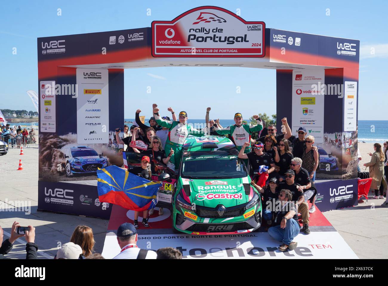 64 CHATILLON Matteo, CORNUAU Maxence, Renault Clio Rally3, podium ...