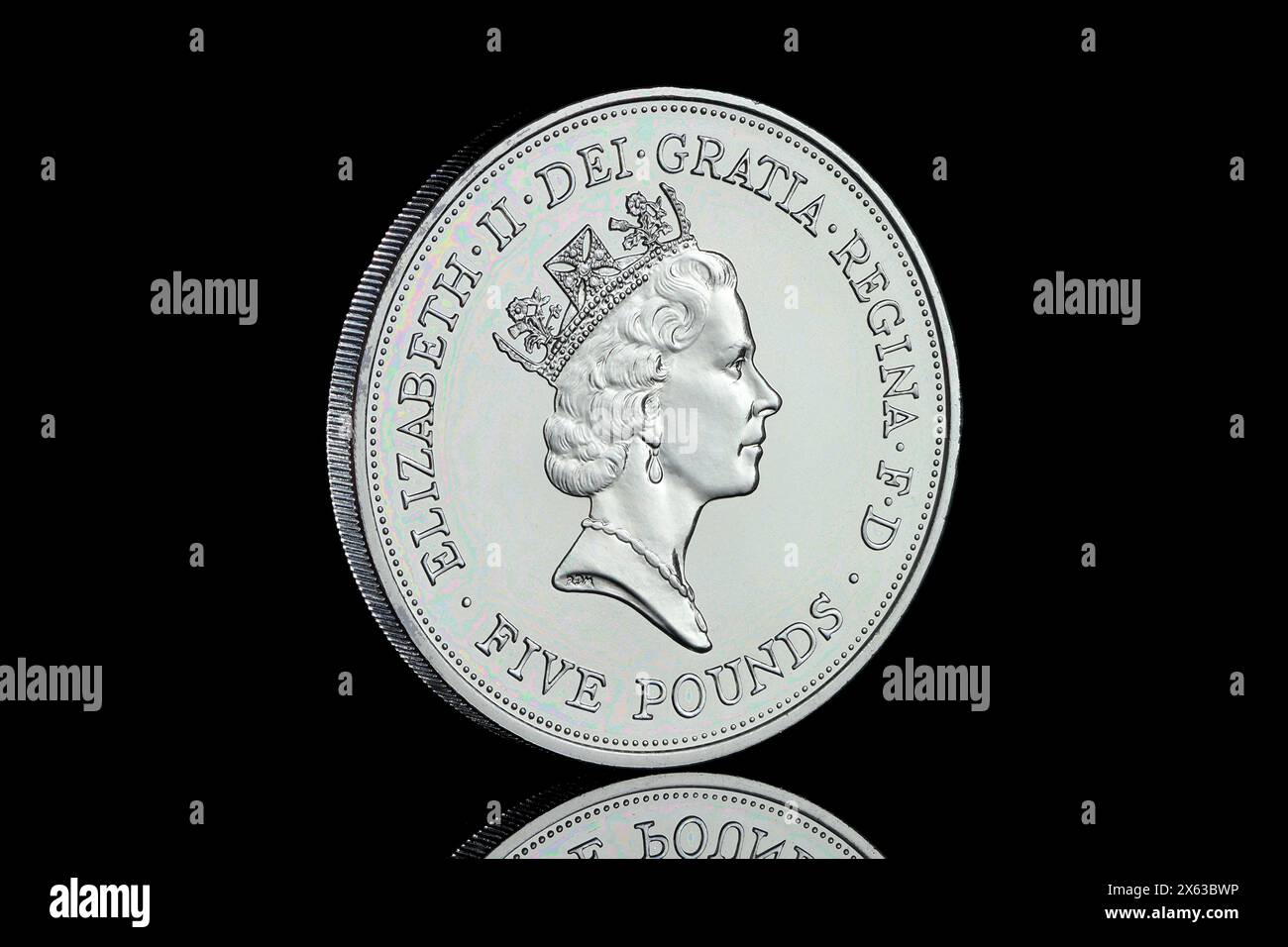 The first UK £5 coin issued in 1990 after transitioning from Crowns ...