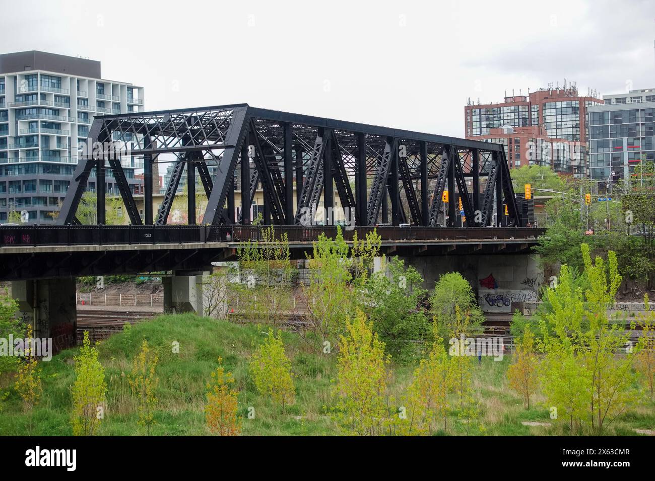 Warren truss bridge hi-res stock photography and images - Alamy