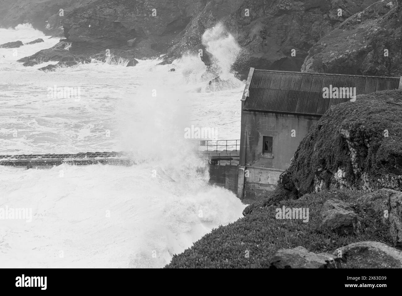 Rough seas at the Lizard Point in Cornwall during storm Kathleen on ...
