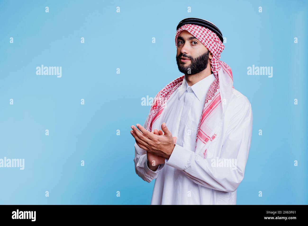 Arabian congratulating hi-res stock photography and images - Alamy