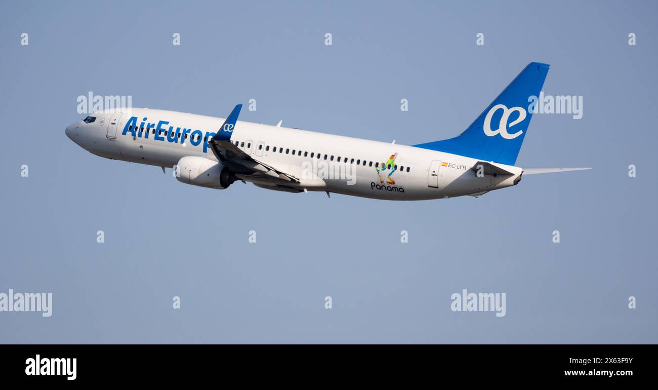 Aircraft Boeing 737-85P with EC-LYR number cruises through the clear ...