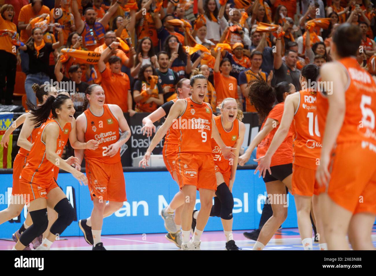 The Valencia Basket women's team celebrates the Spanish Women's ...