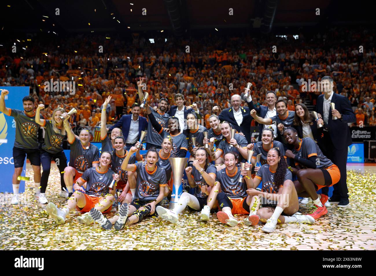 The Valencia Basket women's team celebrates the Spanish Women's ...