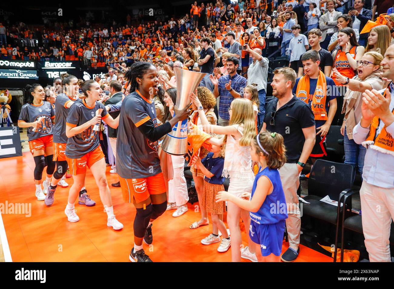 Nadia Fingall of Valencia Basket women celebrates the victory in La ...