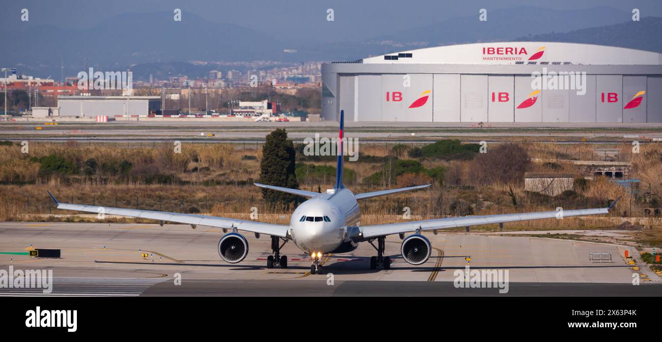Passenger aircraft of Delta airlines getting ready for take-off Stock ...