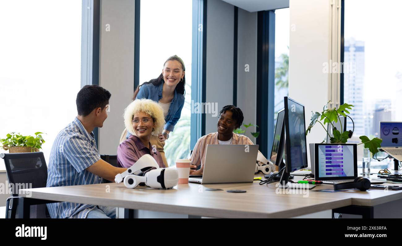 Smiling team laughing work hi-res stock photography and images - Alamy
