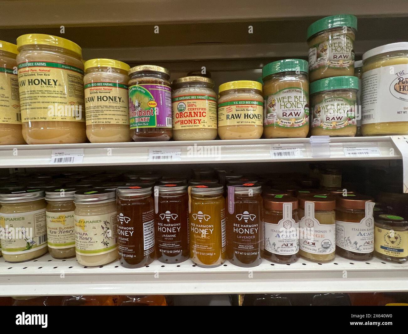 Grocery store shelves usa hi-res stock photography and images - Alamy