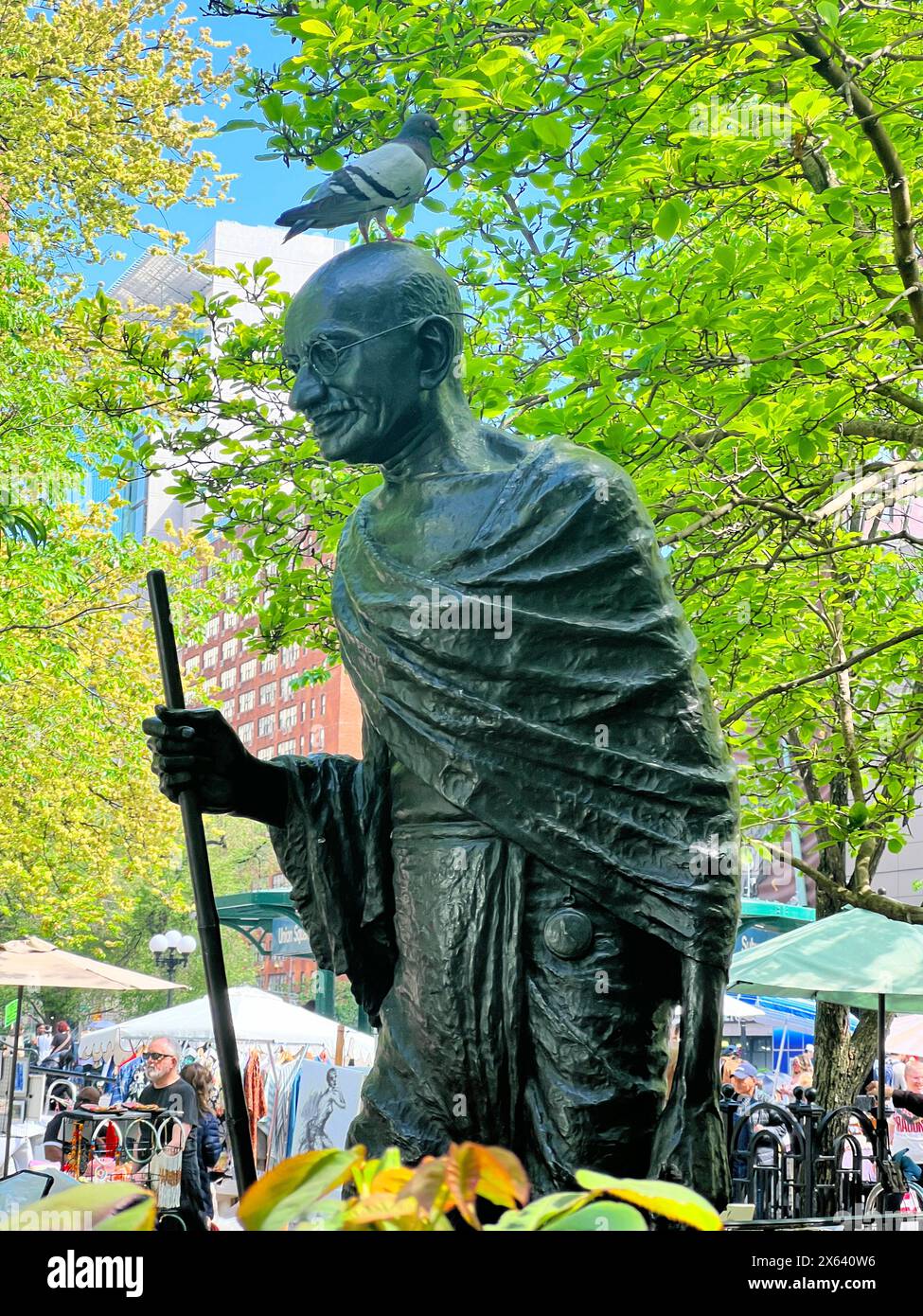 Statue mahatma gandhi union square hi-res stock photography and images ...