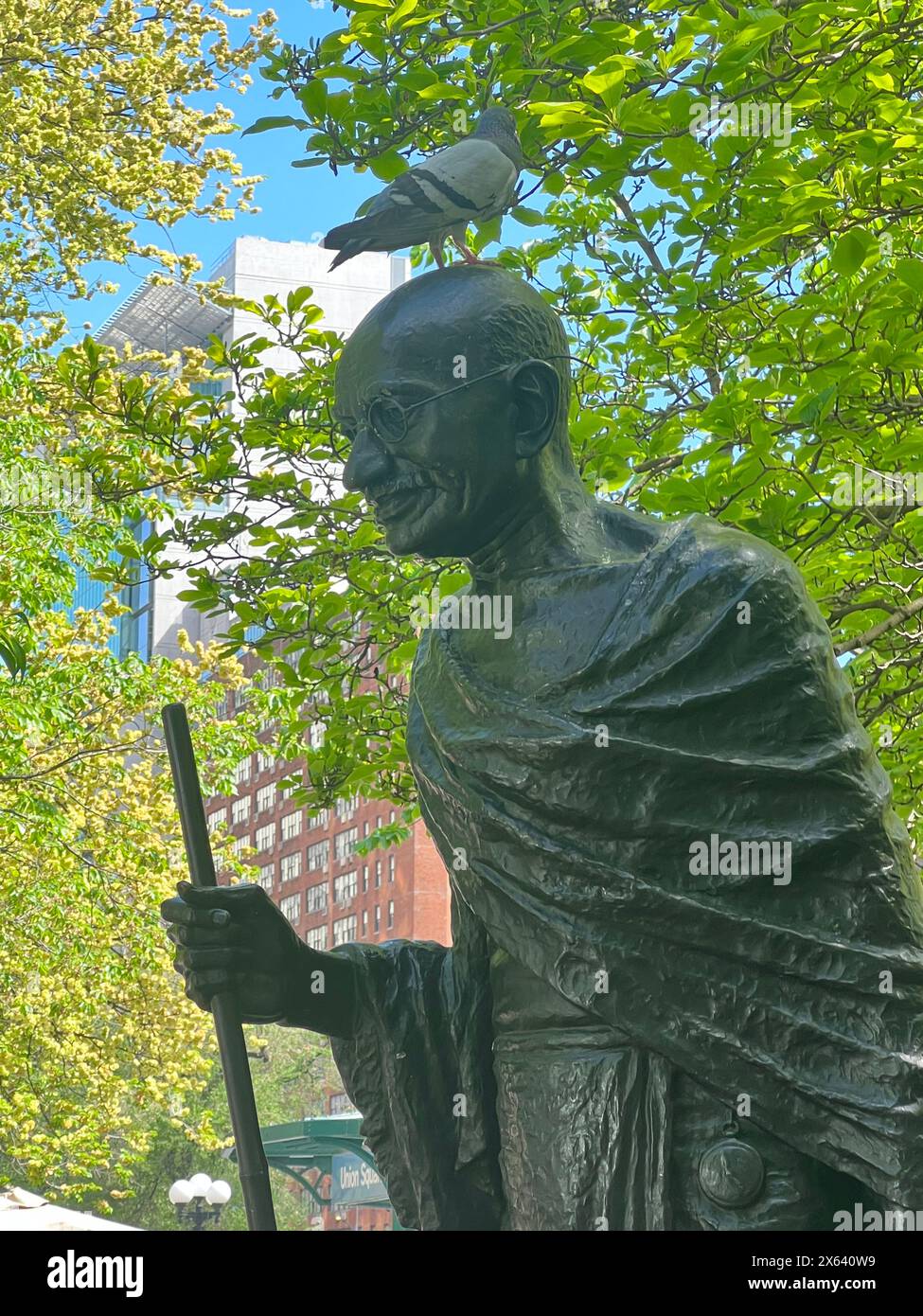 Statue mahatma gandhi union square hi-res stock photography and images ...