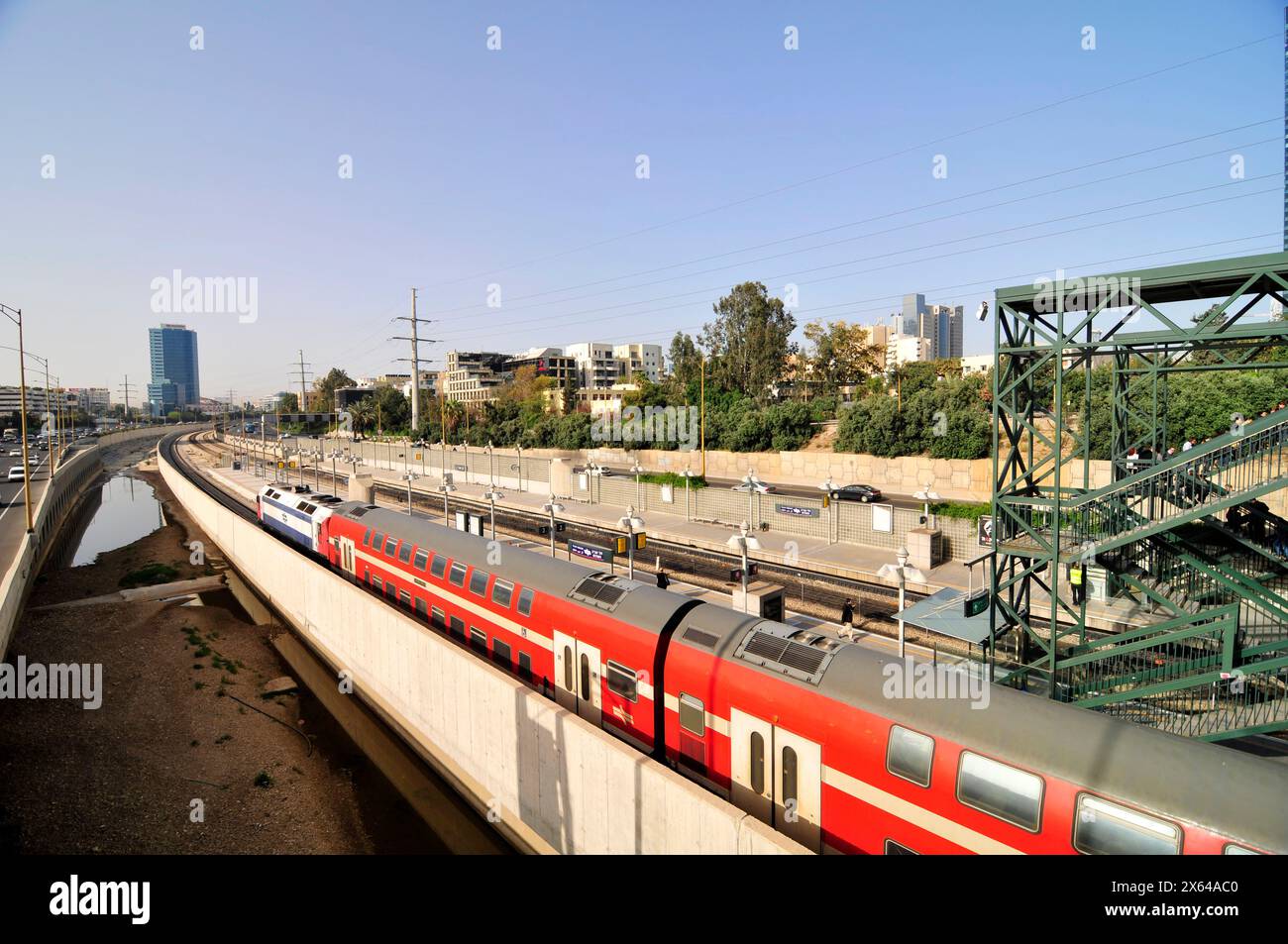 Hashalom railway station by the Ayalon freeway in Tel-Aviv, Israel ...