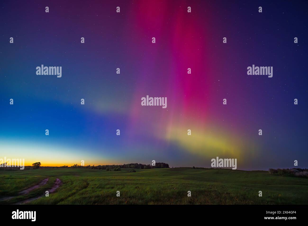 Mesmerizing aurora borealis illuminating hi-res stock photography and ...
