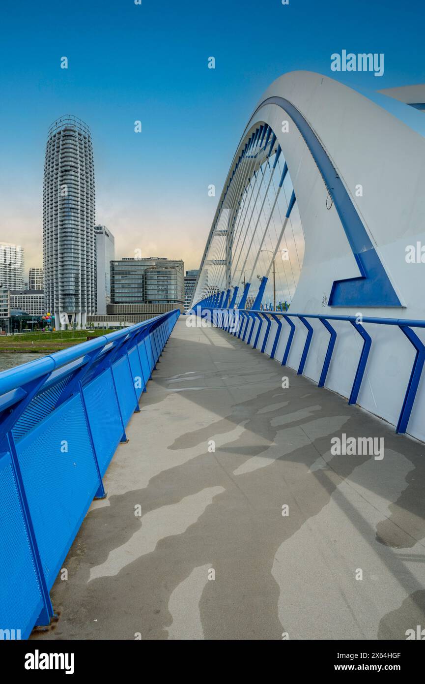 Apollo bridge over the Danube river in Bratislava Stock Photo - Alamy