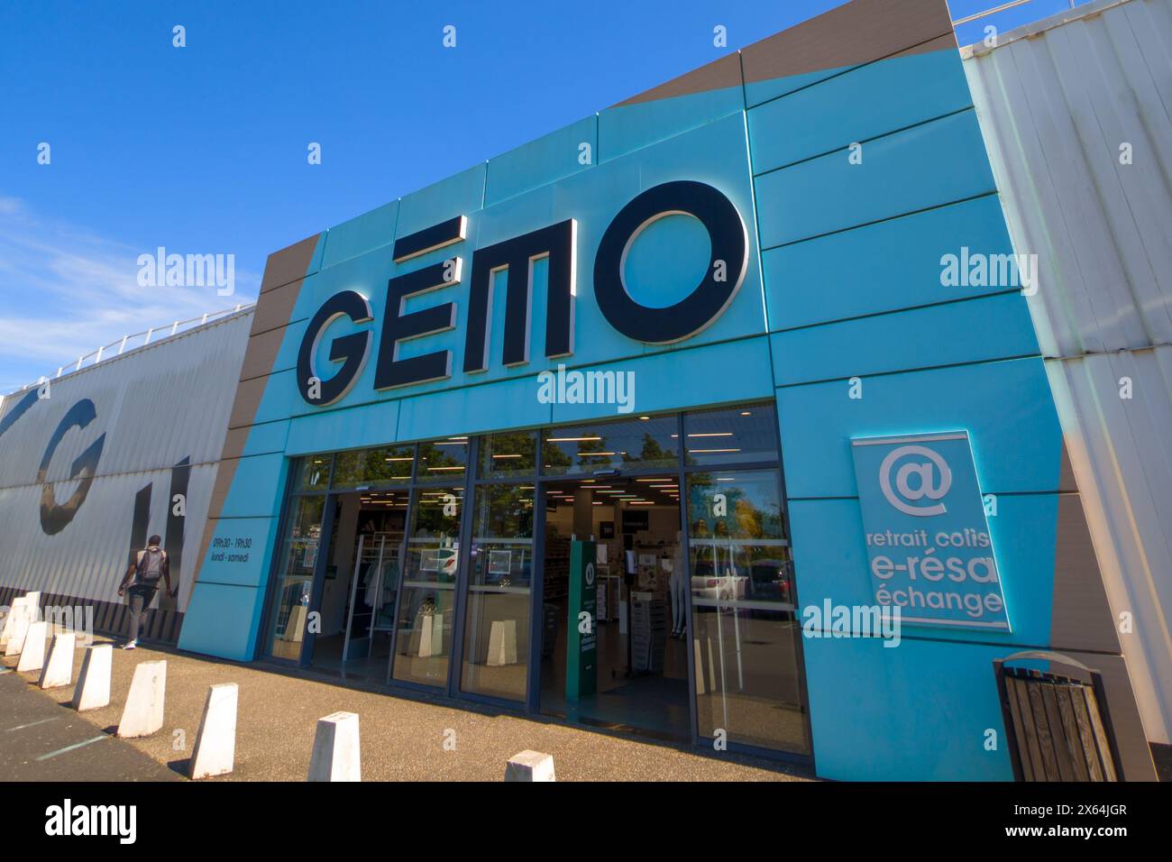 Bordeaux , France - 05 12 2024 : gemo logo text shop clothing sign ...