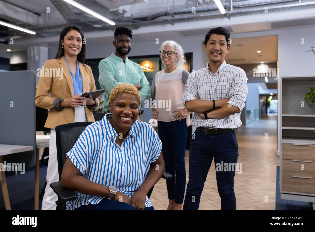 Group of asian professionals hi-res stock photography and images - Alamy