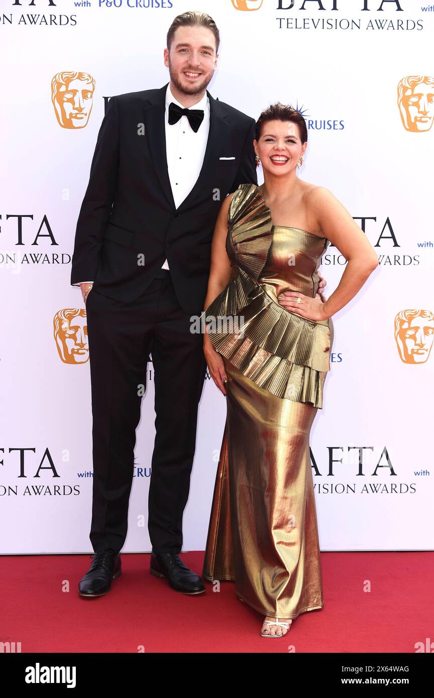 Mark Ian Hoyle / LadBaby mit Ehefrau Roxanne Hoyle bei der Verleihung ...