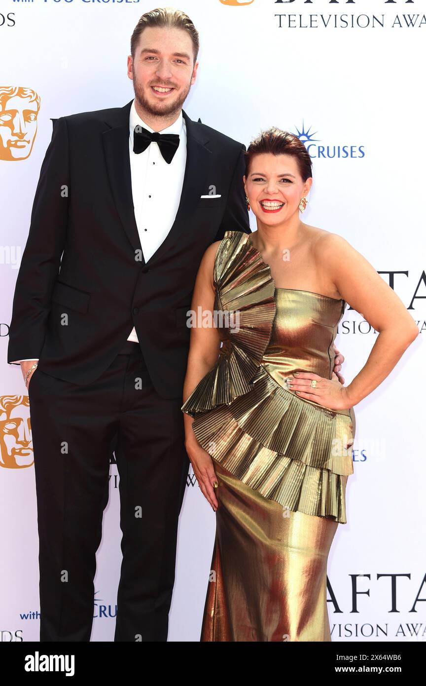 Mark Ian Hoyle / LadBaby mit Ehefrau Roxanne Hoyle bei der Verleihung ...