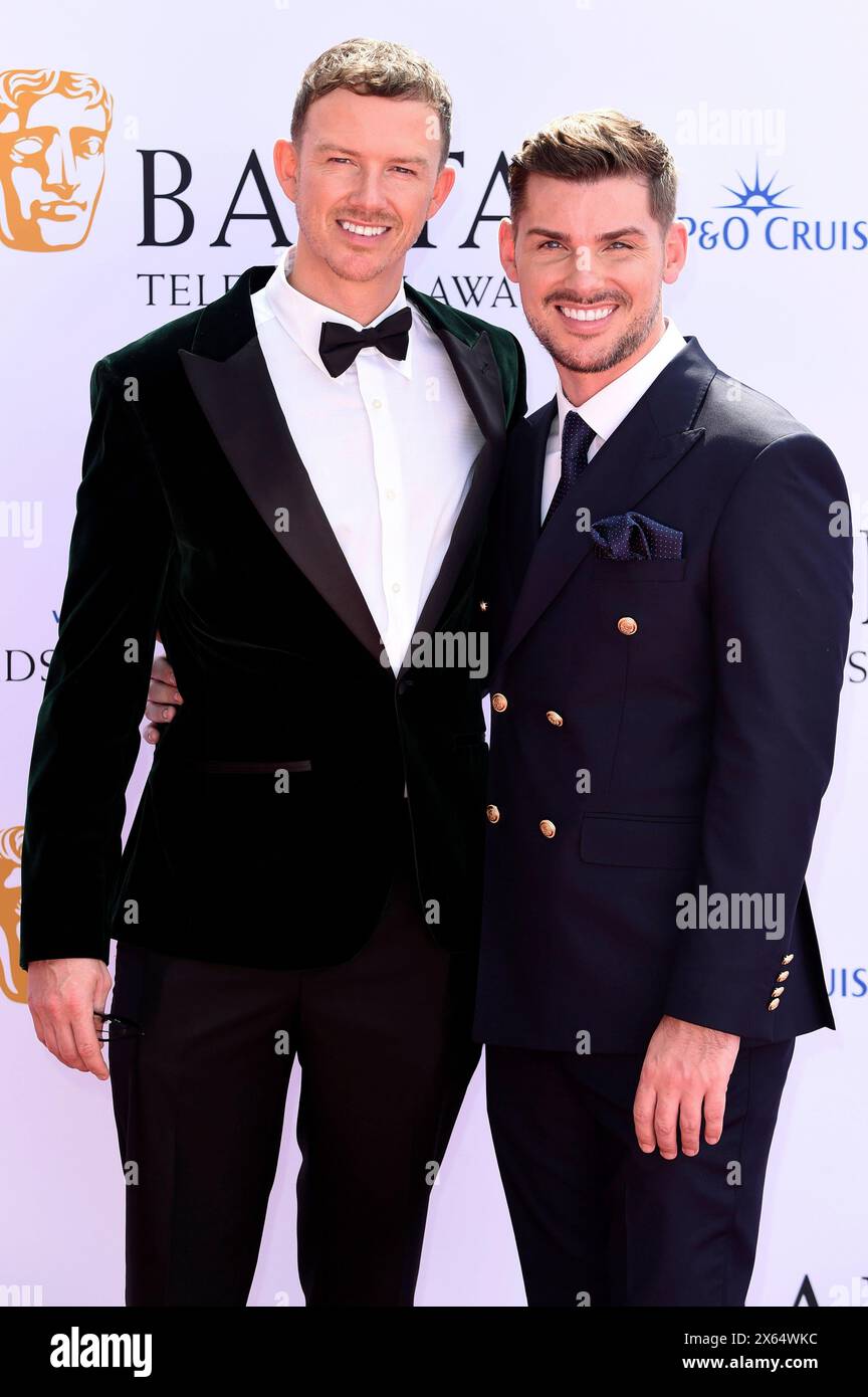 Kieron Richardson mit Ehemann Carl Hyland bei der Verleihung der BAFTA ...