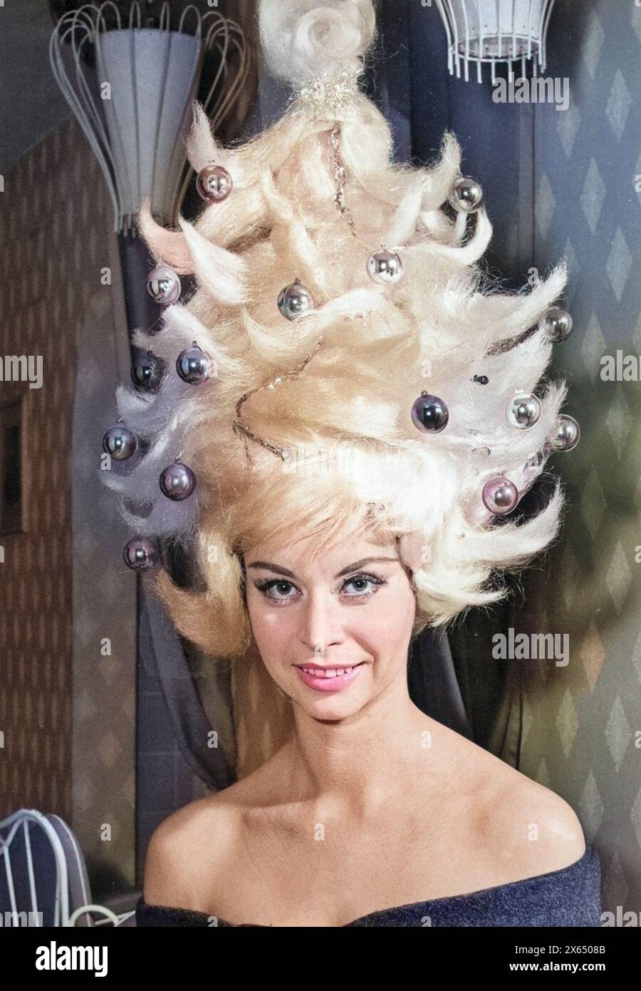 Christmas, people, fashion model Effi Kratzer with hair in form of a ...