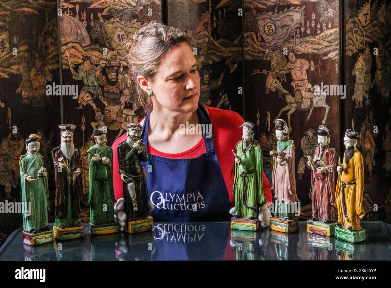 Olympia Auctions London 13 May 2024 A rare set of eight famille-Verte ...