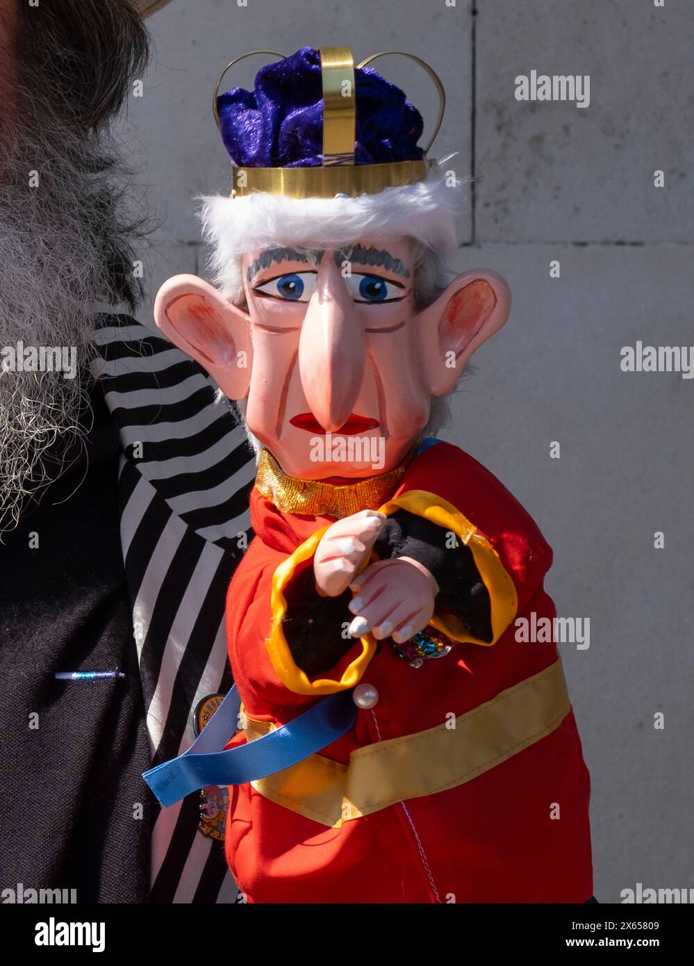 WEATHER - The May Puppet Fayre parade on the hottest day of the year ...