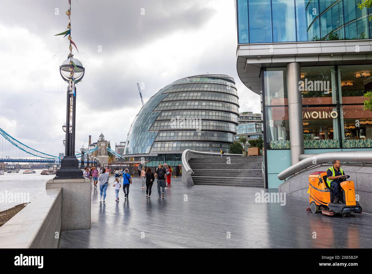 Former City Hall assembly building London,on Queens Walk in Southwark ...
