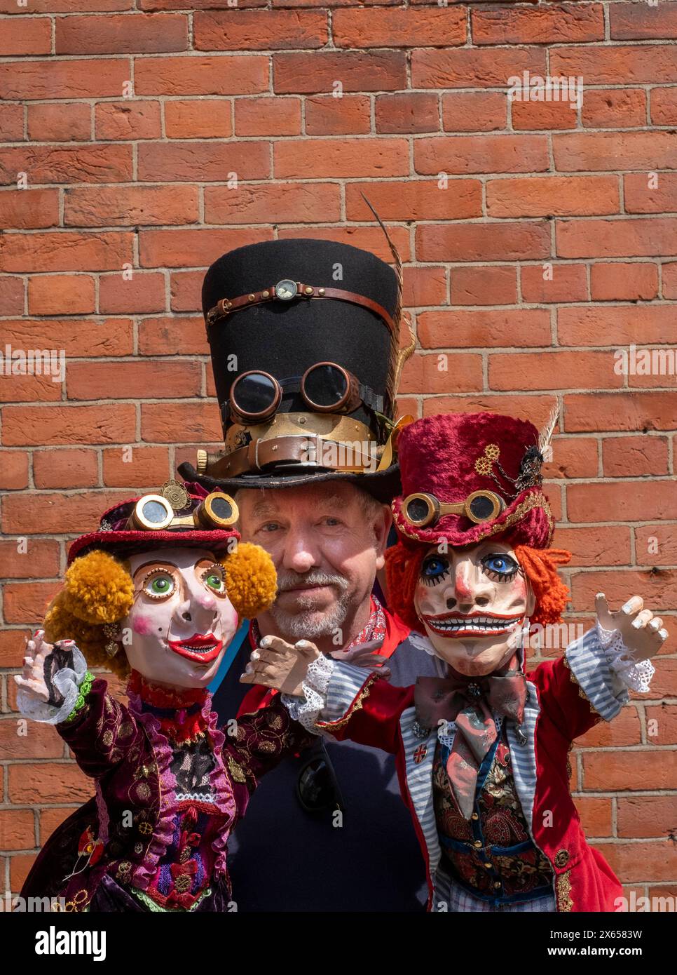 WEATHER - The May Puppet Fayre parade on the hottest day of the year ...