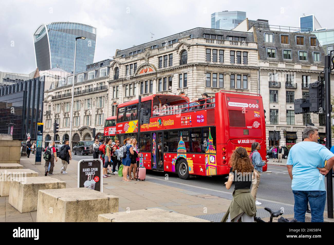Sightseeing in London, double decker London red sightseeing bus in city ...
