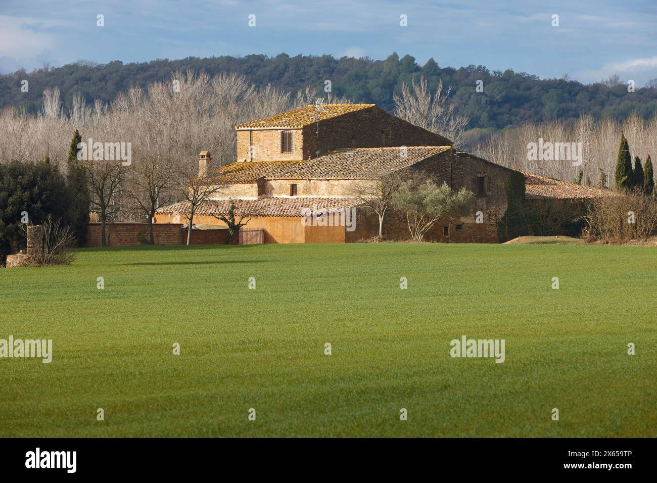 Stone house spain countryside hi-res stock photography and images - Alamy