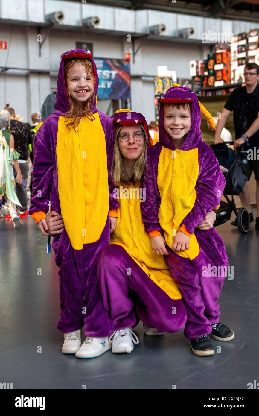 A family cosplaying a Spyro at Comic Con Brussels. Cosplay enthusiasts ...