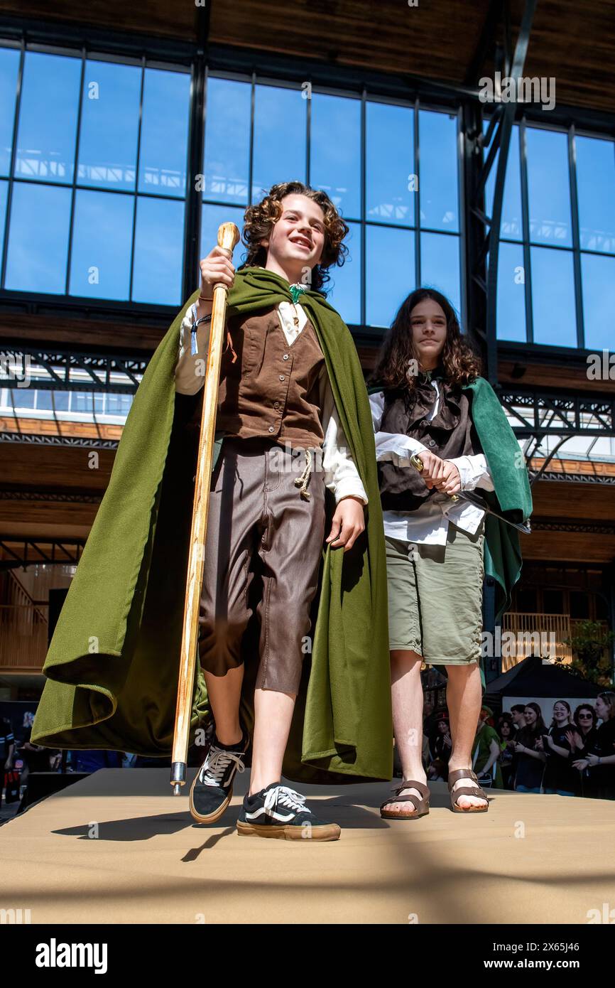 A pair of cosplayers dressed as Hobbits from Lord of the Rings on the ...