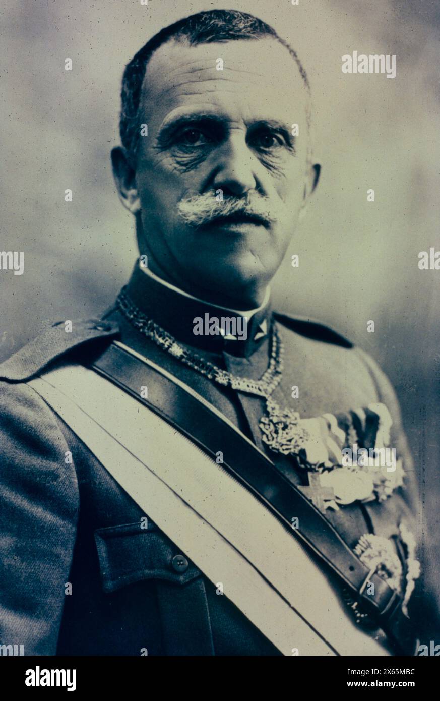 King victor emmanuel iii of italy hi-res stock photography and images ...