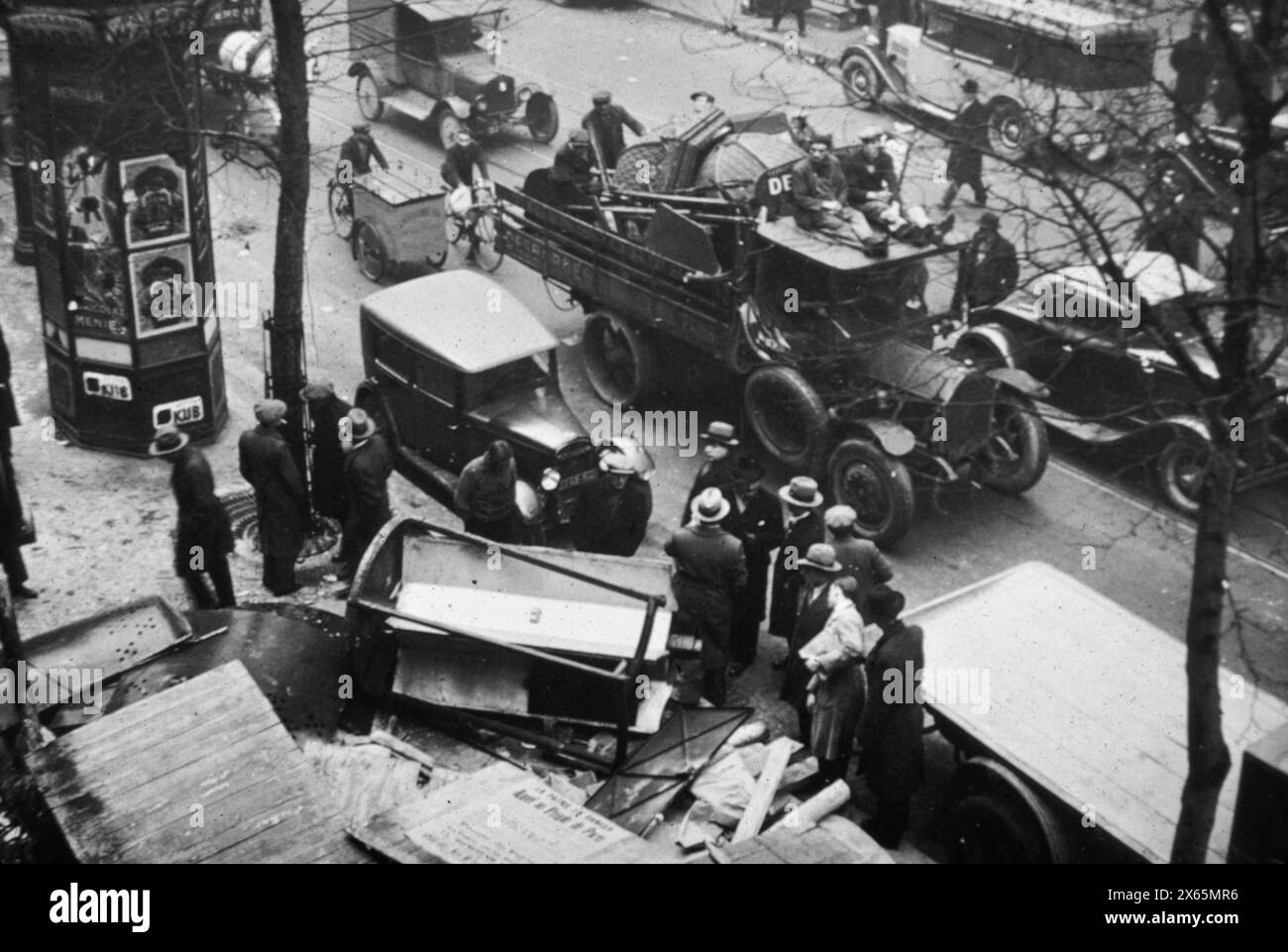 Paris riots 1934 hi-res stock photography and images - Alamy