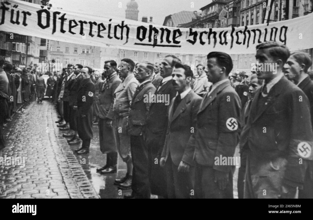 Austrian Nazis singing the Horst Wessel song, Austria 1938 Stock Photo ...
