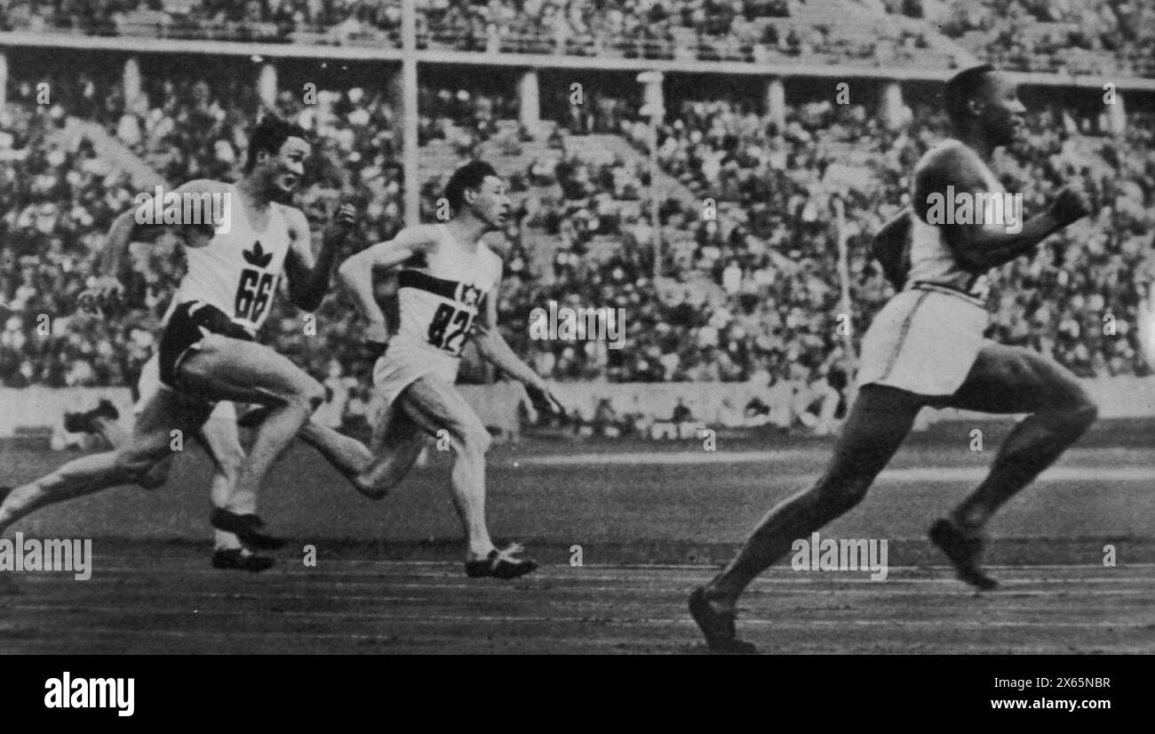 American athlete Jesse Owens (right) at the Olympic Games, Berlin ...