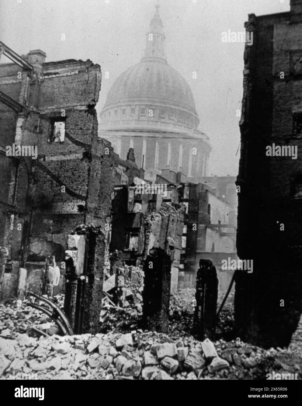 Destruction near St. Paul's Cathedral after the London Blitz by German ...