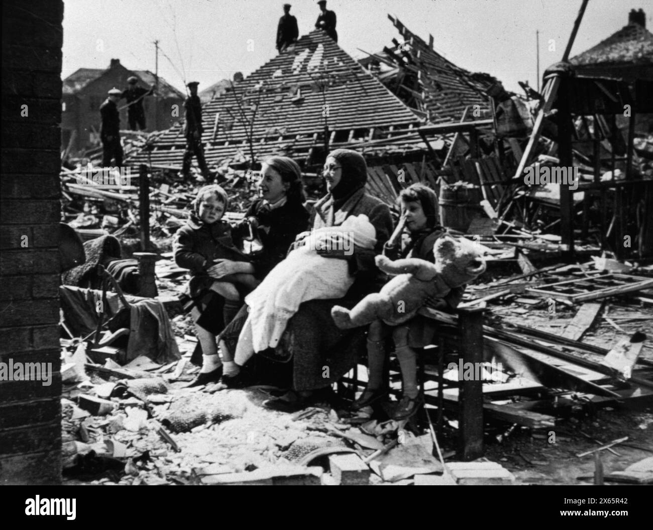 Homeless family uk Black and White Stock Photos & Images - Alamy