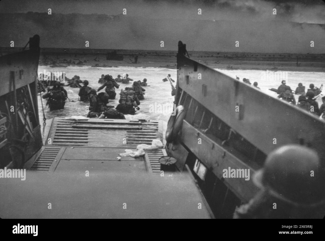 Landing craft 1944 hi-res stock photography and images - Alamy