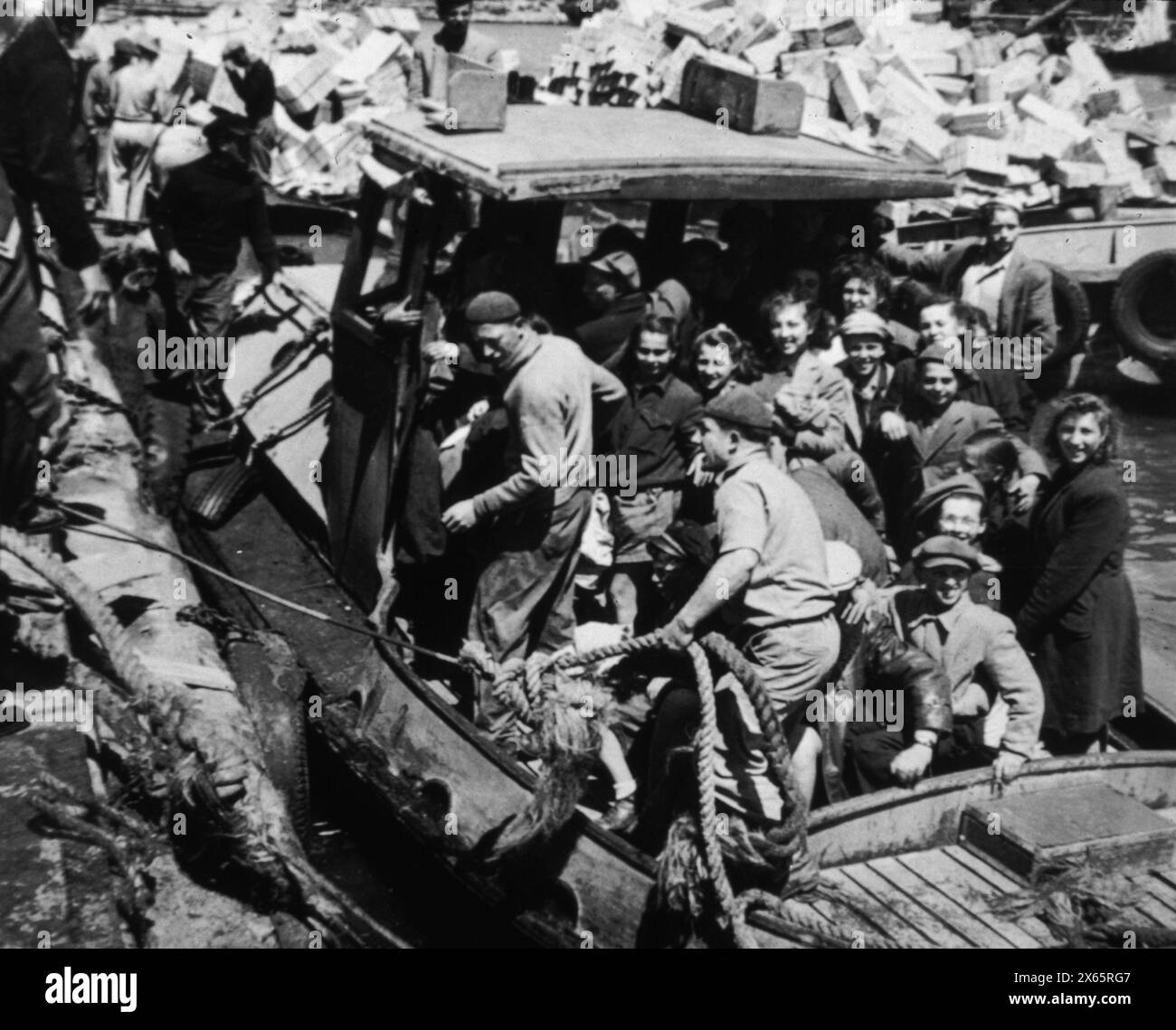 Jewish refugees arrive at Tel Aviv harbour from camps in Cyprus, 1948 ...